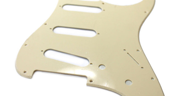 STRAT STYLE PICKGUARD REPLACEMENT - PLASTIC CREAM